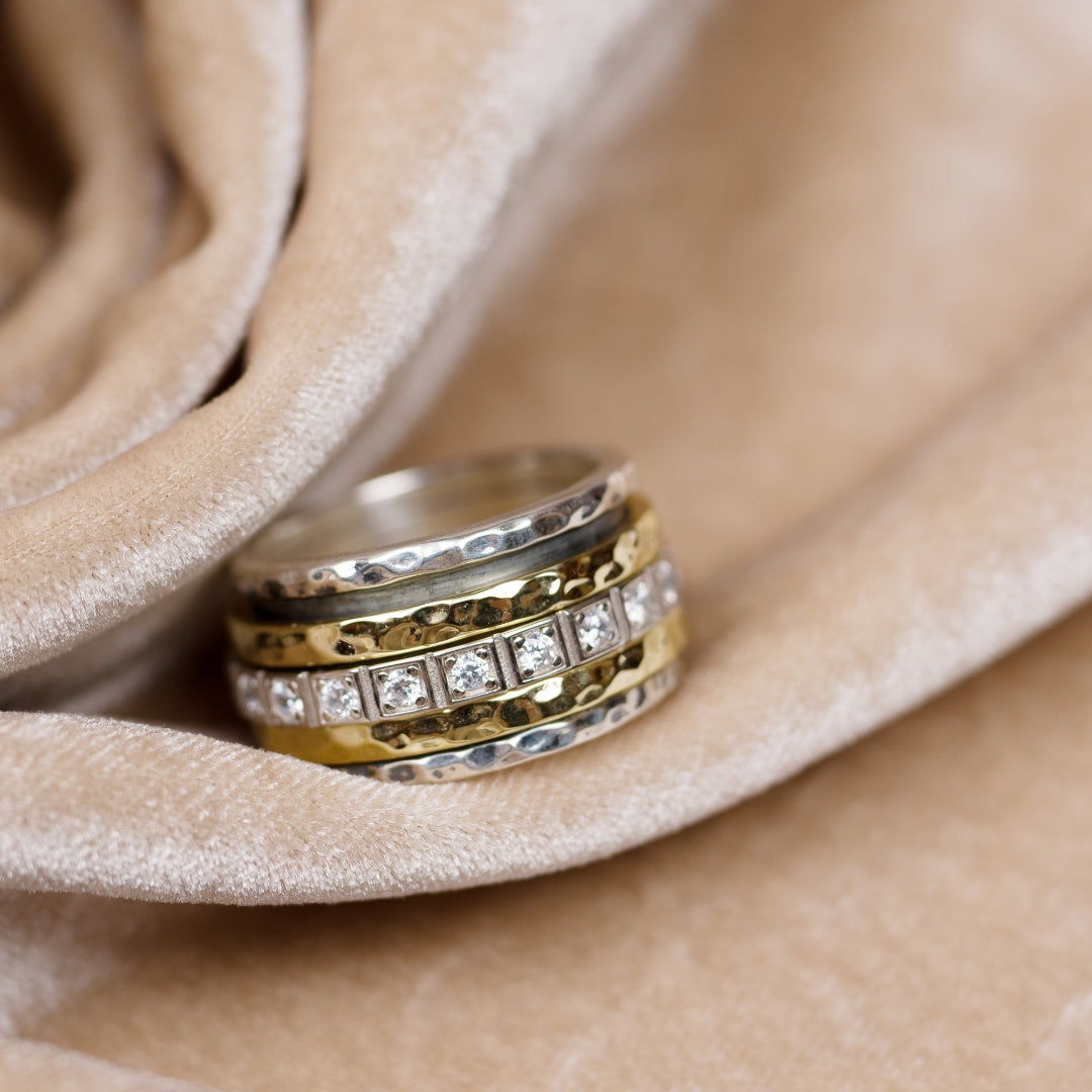 Romina Spinner Ring – Ideaure