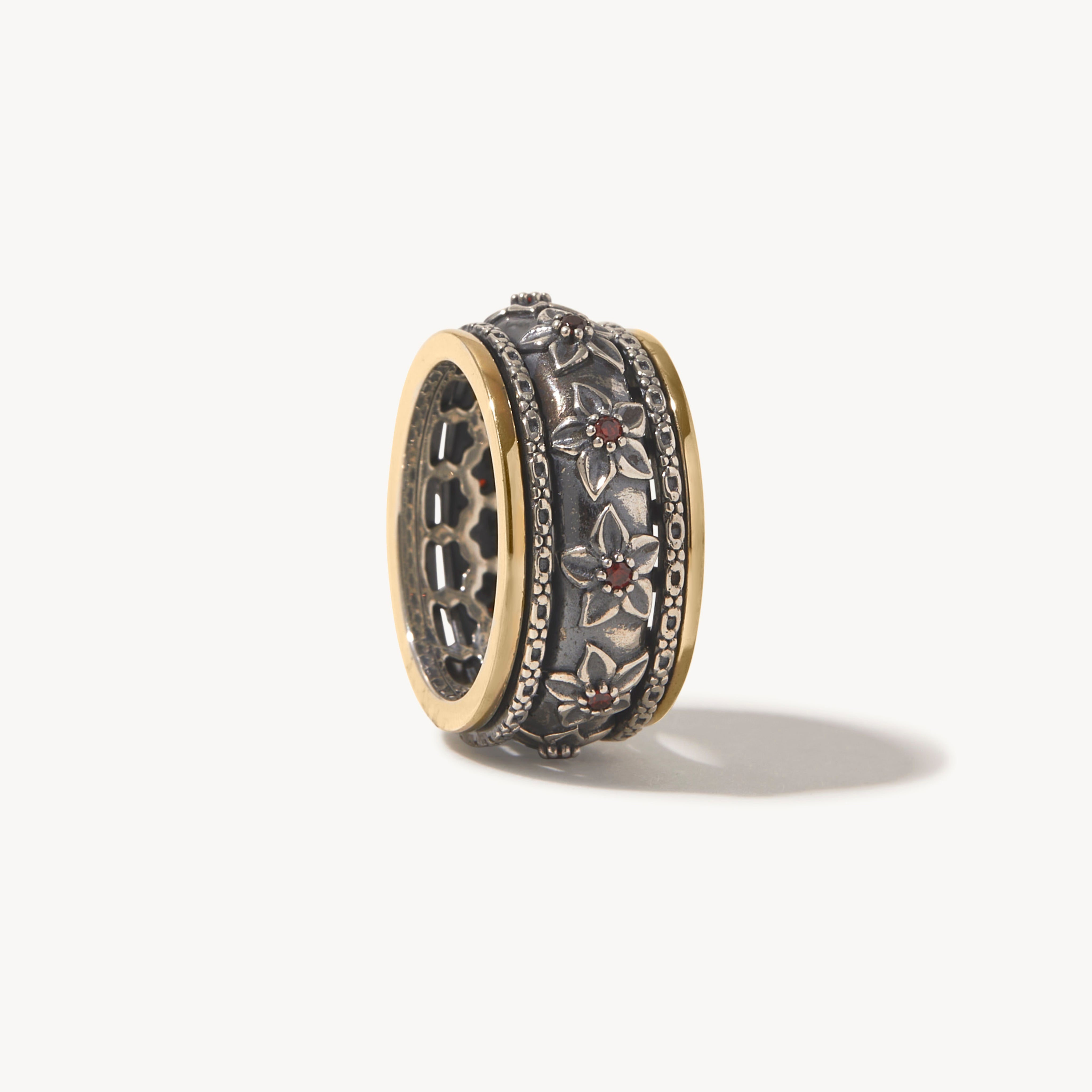 Savina Spinner Ring – Ideaure