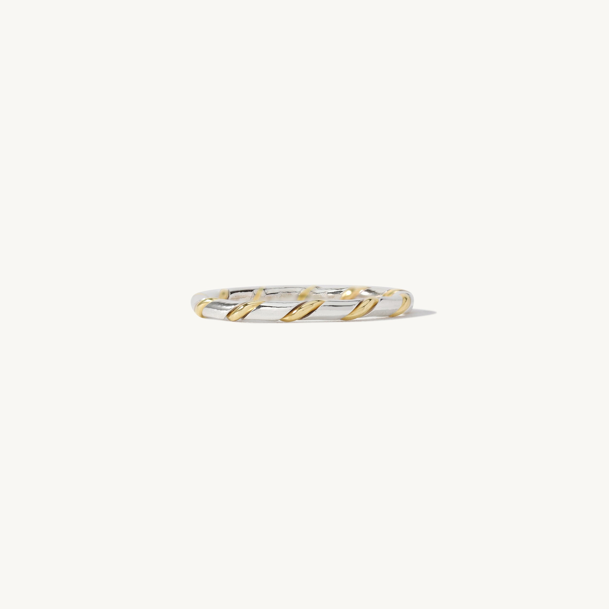 Verna Twist Ring – Ideaure