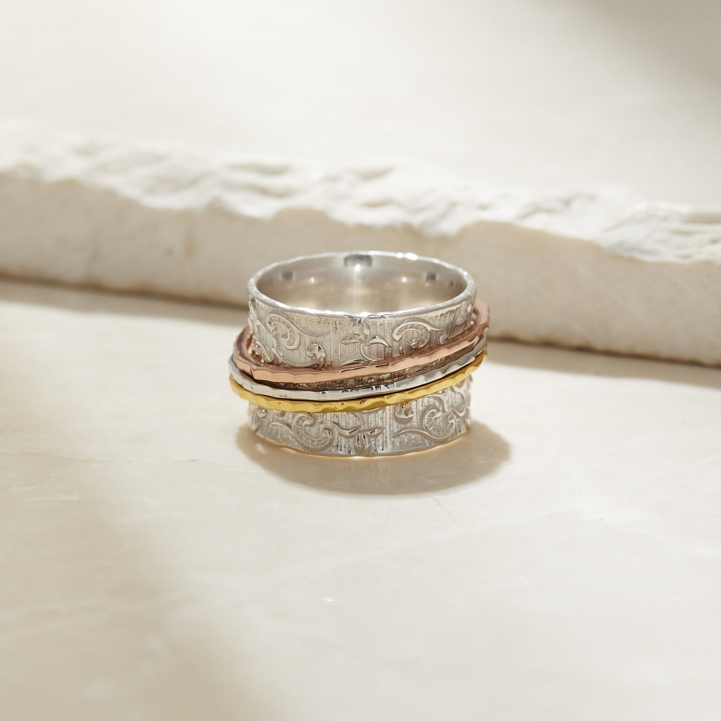 Alviva Spinner Ring – Ideaure