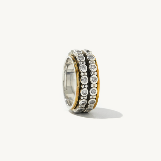 Jelia Spinner Ring – Ideaure